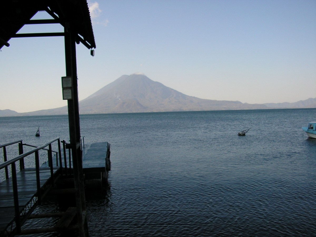 Lago de Atitlán – The Ephemeral Bee