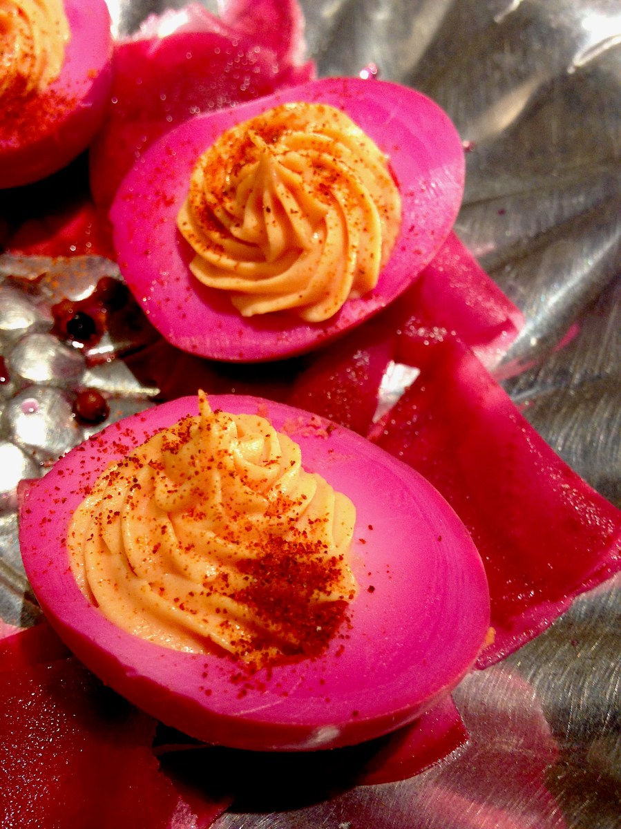 Beet Pickled Deviled Eggs – The Ephemeral Bee